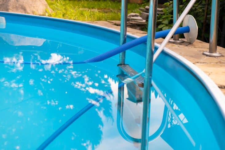 How To Keep Pool Vacuum From Getting Stuck on Ladder | ApplianceTeacher
