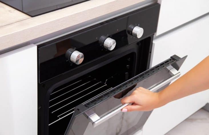 How To Use a Roaster Oven to Keep Food Warm | ApplianceTeacher