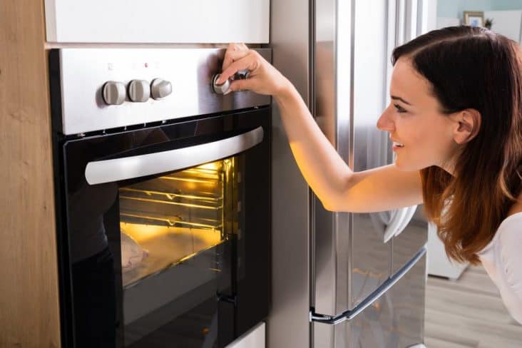 What Temperature Should I Preheat the Oven for Cake? | ApplianceTeacher
